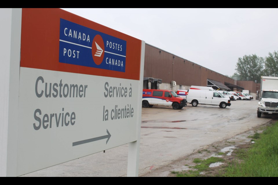 Postal workers walk off the job at Barrie facility over COVID-19 ... Postal workers walk off the job at Barrie facility over COVID-19 ...