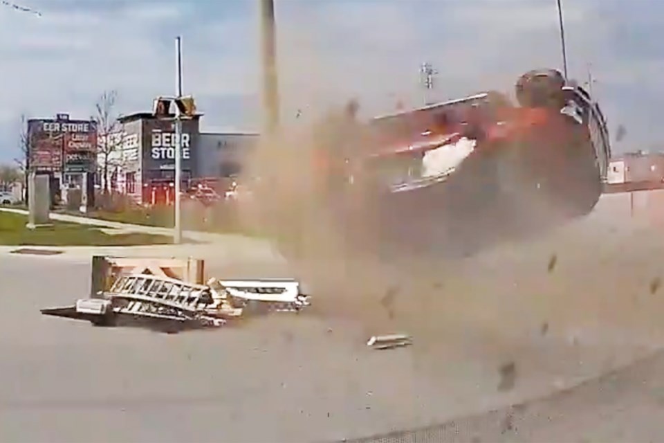 VIDEO: Dash cam captures dramatic footage of rollover - Orillia News VIDEO: Dash cam captures dramatic footage of rollover - Orillia News
