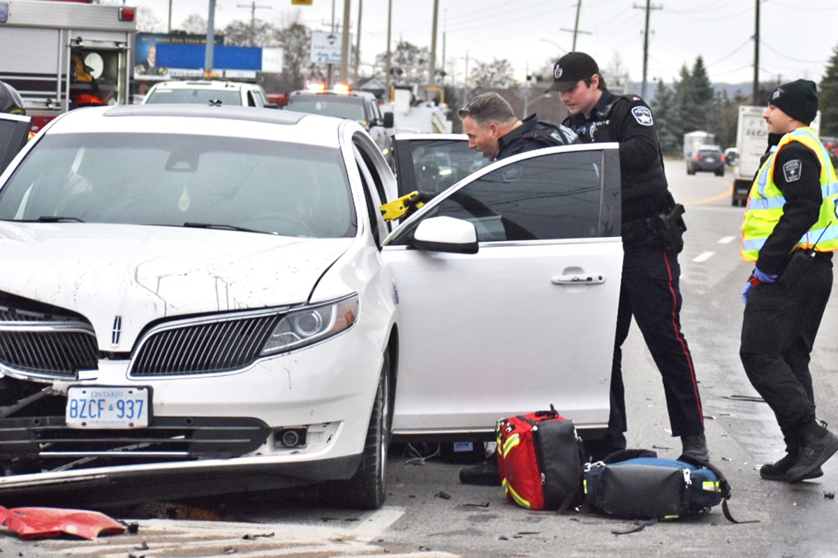 Barrie Police Armed With Taser Arrest Man At Crash Scene Barrie News