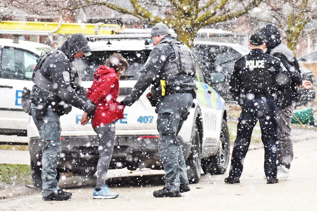 Pair Facing Drug Charges After Fleeing Crash On Cundles Barrie News