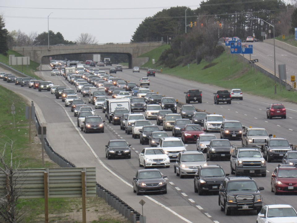Traffic crawls through Barrie as cottage crowd heads home - Barrie News Traffic crawls through Barrie as cottage crowd heads home - Barrie News
