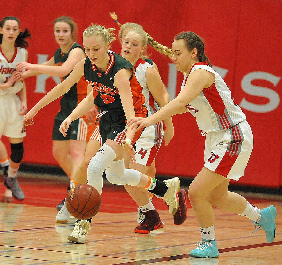 Peacock Off To Solid Start With Commanding Win Over Assiniboia