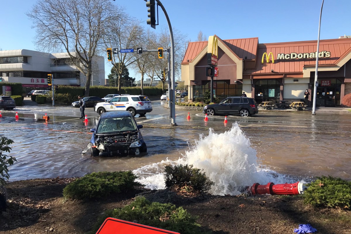 Car Hits Fire Hydrant Causing Flooding In Richmond Richmond News 9111
