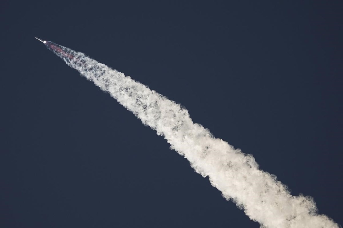 Spacex Launches Its Giant New Rocket But A Pair Of Explosions Ends The