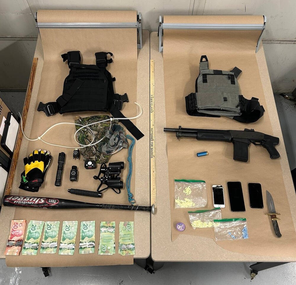 Nanaimo Rcmp Arrest Three After Pulling Over Vehicle Victoria Times Colonist 1560