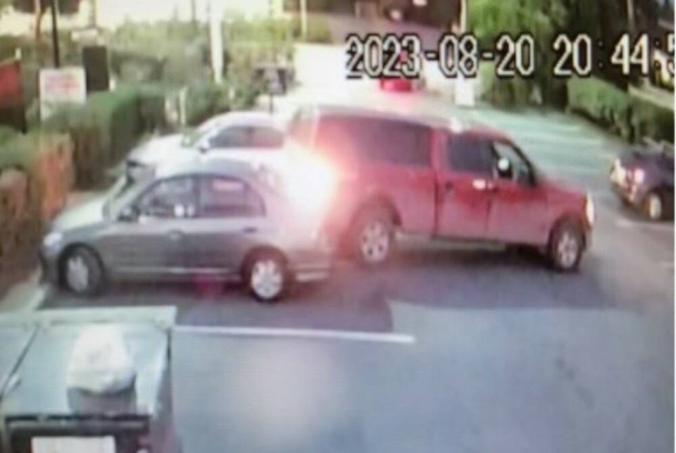 Rcmp Release New Photo Of Vehicle In Nanaimo Hit And Run Victoria Times Colonist 3623